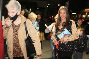 Dallas Raines Visits Local Bookstore - Crescenta Valley Weekly