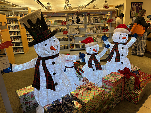 Annual Tree Lighting Held at Library - Crescenta Valley Weekly